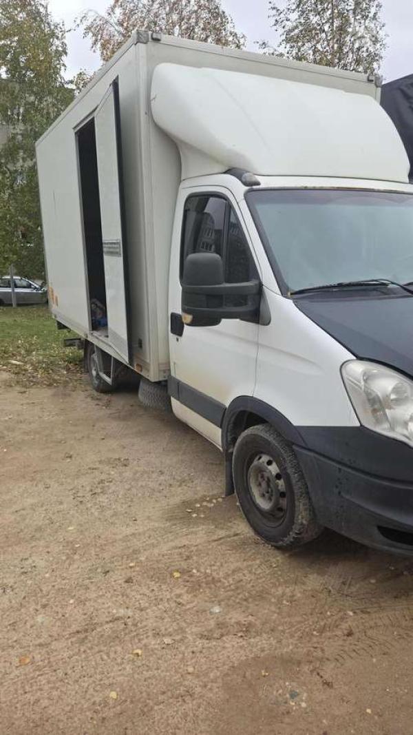 Iveco Daily 2014 Viļņa vietnē Balts Iveco Daily 2014 Viļņa, ar dzinēja tilpumu 2.30 L un nobraukumu 487 tūkst. km par 3699 €, foto 1 vietnē AUTOMOTO.COM.LV