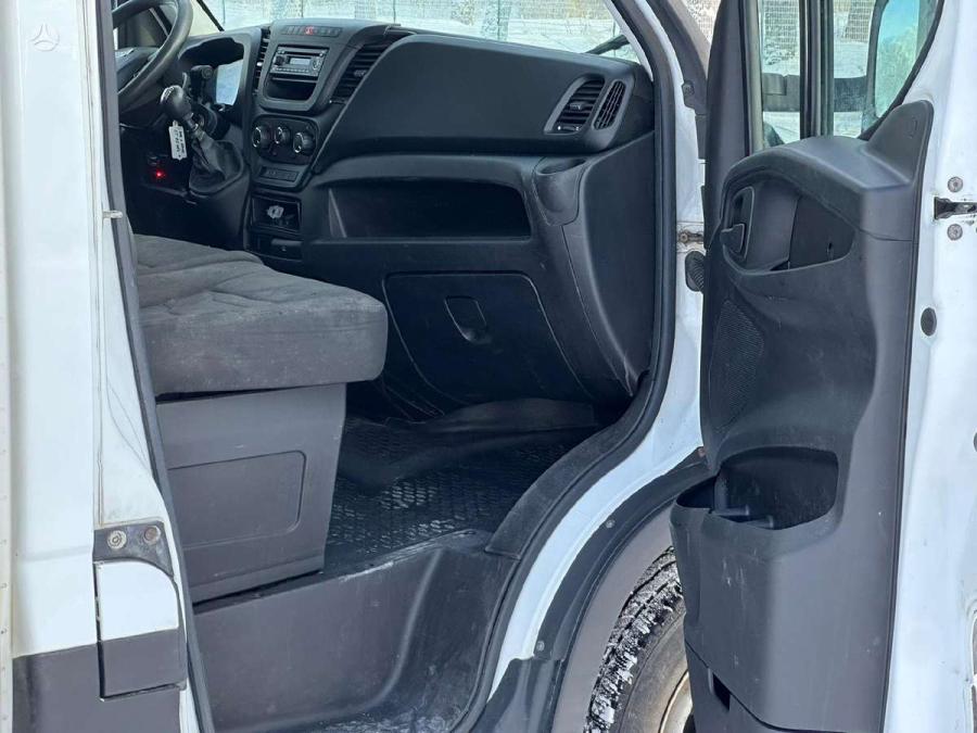 Balts Iveco Daily 2015 Tauragė, ar dzinēja tilpumu 3.00 L un nobraukumu 320 tūkst. km par 8800 €, foto 13 vietnē AUTOMOTO.COM.LV