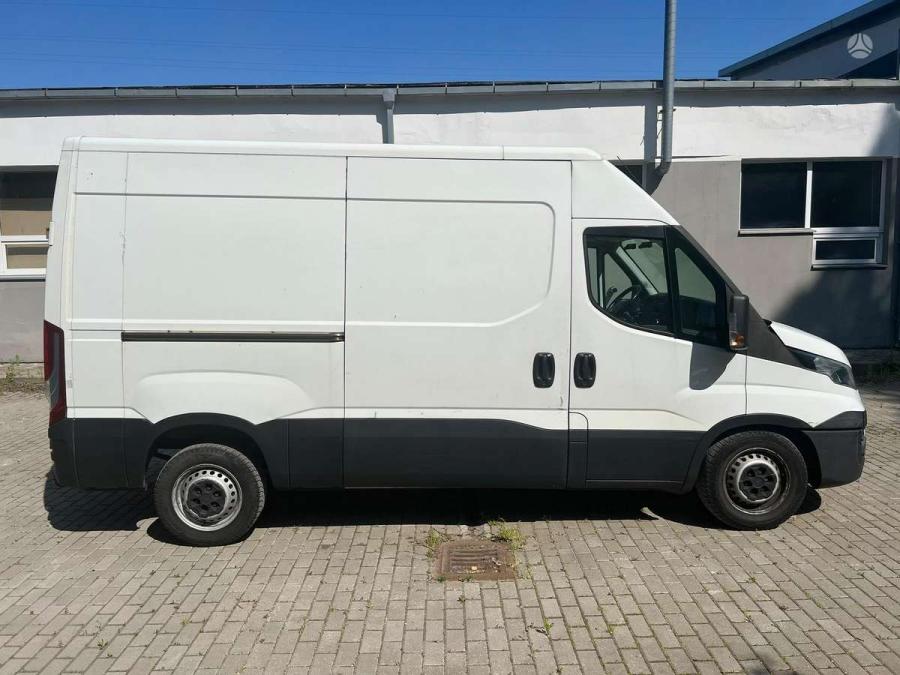 Balts Iveco Daily 2015 Viļņa, ar dzinēja tilpumu 2.30 L un nobraukumu 418 tūkst. km par 5300 €, foto 5 vietnē AUTOMOTO.COM.LV