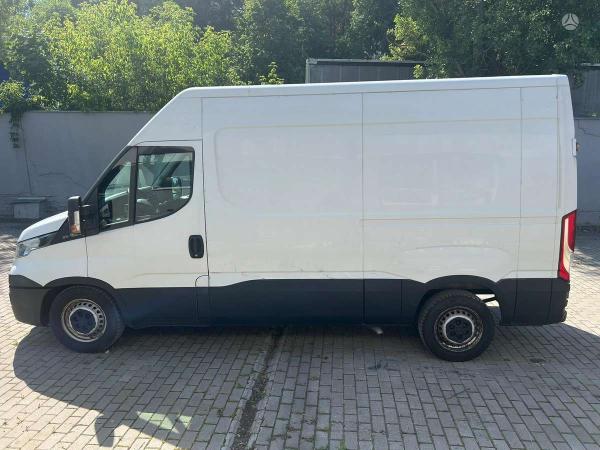 White Iveco Daily 2015 in Vilnius, with an engine capacity of 2.30 L and mileage of 418 thousand km for 5300 €, photo 5 on AUTOMOTO.COM.LV