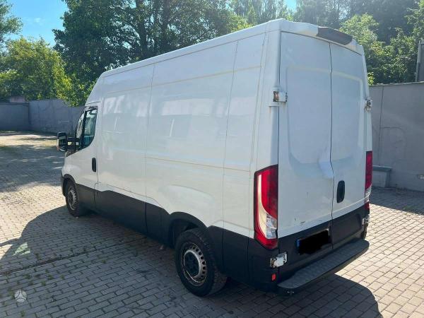 White Iveco Daily 2015 in Vilnius, with an engine capacity of 2.30 L and mileage of 418 thousand km for 5300 €, photo 7 on AUTOMOTO.COM.LV