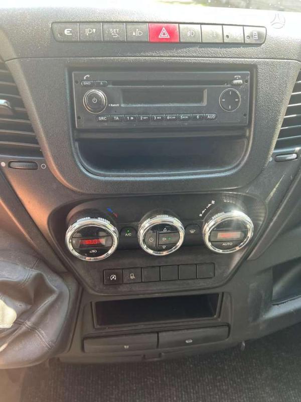White Iveco Daily 2015 in Vilnius, with an engine capacity of 2.30 L and mileage of 418 thousand km for 5300 €, photo 8 on AUTOMOTO.COM.LV