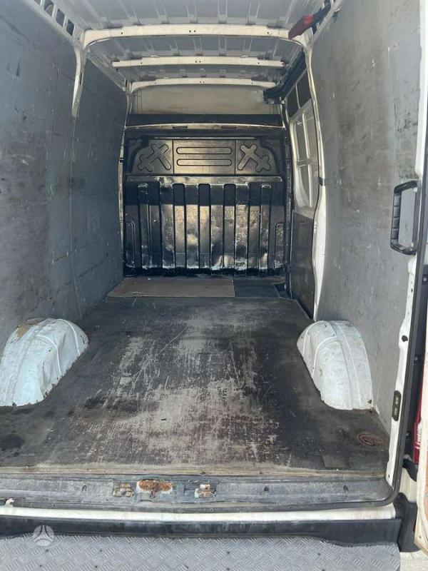 White Iveco Daily 2015 in Vilnius, with an engine capacity of 2.30 L and mileage of 418 thousand km for 5300 €, photo 9 on AUTOMOTO.COM.LV