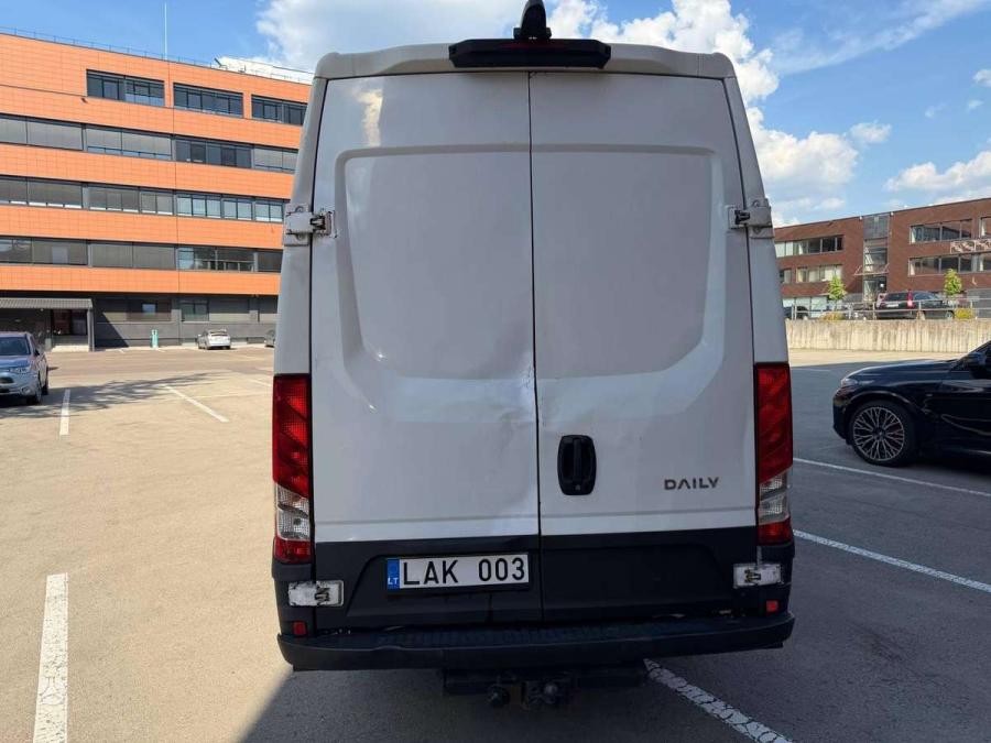 White Iveco Daily 2015 in Vilnius, with an engine capacity of 3.00 L and mileage of 517 thousand km for 12705 €, photo 6 on AUTOMOTO.COM.LV