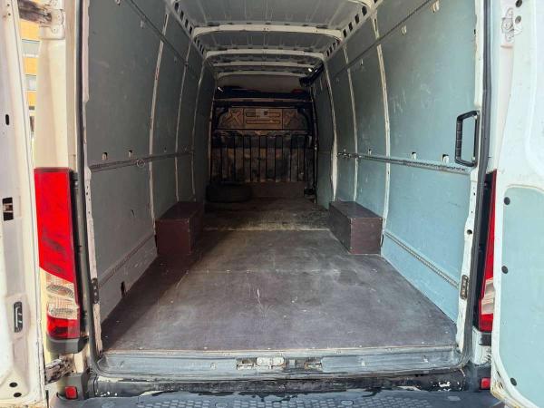 White Iveco Daily 2015 in Vilnius, with an engine capacity of 3.00 L and mileage of 517 thousand km for 12705 €, photo 6 on AUTOMOTO.COM.LV
