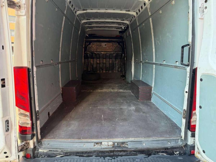 White Iveco Daily 2015 in Vilnius, with an engine capacity of 3.00 L and mileage of 517 thousand km for 12705 €, photo 7 on AUTOMOTO.COM.LV
