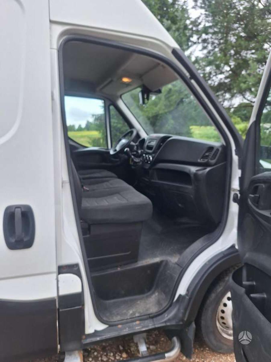 White Iveco Daily 2015 in Taurage, with an engine capacity of 2.30 L and mileage of 151 thousand km for 6500 €, photo 7 on AUTOMOTO.COM.LV
