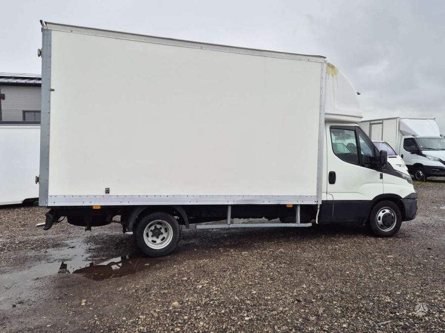 White Iveco Daily 2015 in Kaunas, with an engine capacity of 3.00 L and mileage of 280 thousand km for 9770 €, photo 4 on AUTOMOTO.COM.LV