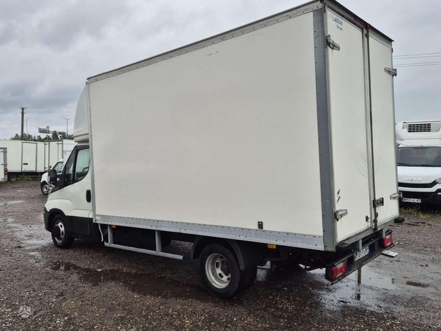 White Iveco Daily 2015 in Kaunas, with an engine capacity of 3.00 L and mileage of 280 thousand km for 9770 €, photo 6 on AUTOMOTO.COM.LV