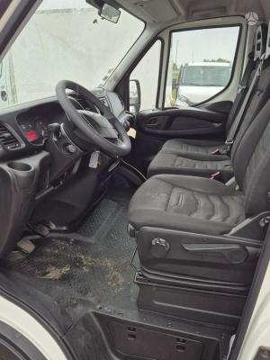 White Iveco Daily 2015 in Kaunas, with an engine capacity of 3.00 L and mileage of 280 thousand km for 9770 €, photo 7 on AUTOMOTO.COM.LV