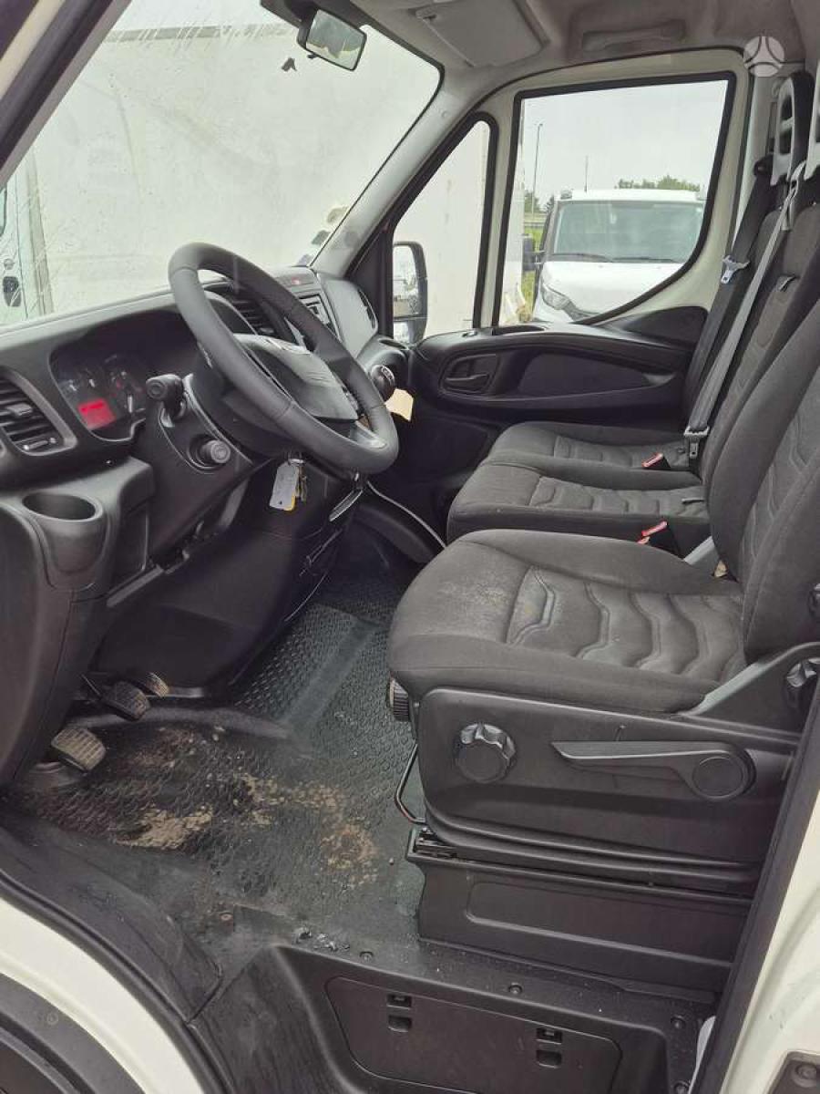 White Iveco Daily 2015 in Kaunas, with an engine capacity of 3.00 L and mileage of 280 thousand km for 9770 €, photo 7 on AUTOMOTO.COM.LV