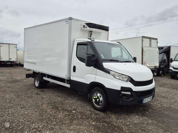 White Iveco Daily 2015 in Kaunas, with an engine capacity of 2.30 L and mileage of 320 thousand km for 9270 €, photo 1 on AUTOMOTO.COM.LV