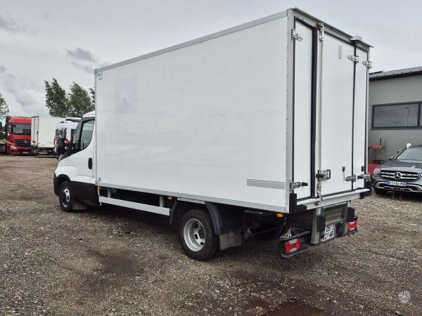 White Iveco Daily 2015 in Kaunas, with an engine capacity of 2.30 L and mileage of 320 thousand km for 9270 €, photo 5 on AUTOMOTO.COM.LV