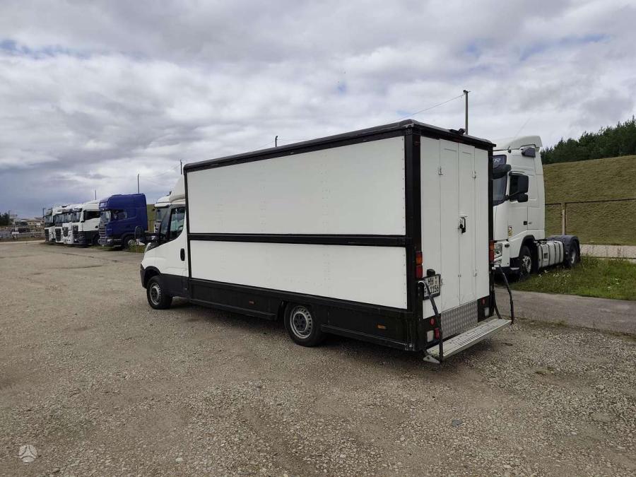 White Iveco Daily 2015 in Vilnius, with an engine capacity of 3.00 L and mileage of 181 thousand km for 11979 €, photo 5 on AUTOMOTO.COM.LV