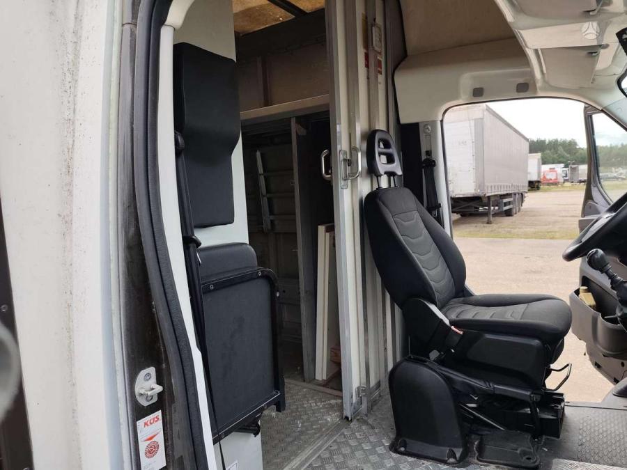 White Iveco Daily 2015 in Vilnius, with an engine capacity of 3.00 L and mileage of 181 thousand km for 11979 €, photo 11 on AUTOMOTO.COM.LV