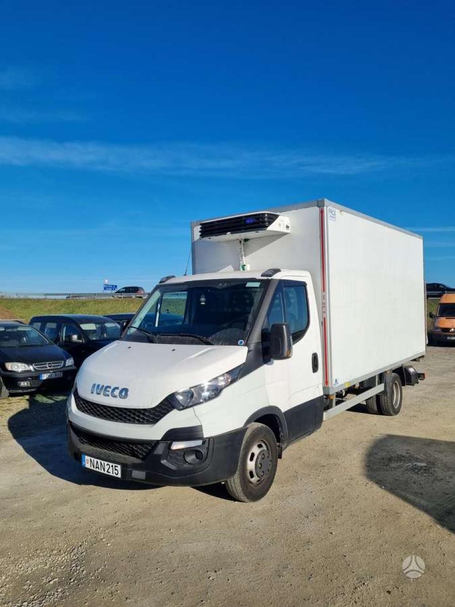 Balts Iveco Daily 2015 Klaipėda, ar dzinēja tilpumu 2.29 L un nobraukumu 420 tūkst. km par 8000 €, foto 1 vietnē AUTOMOTO.COM.LV