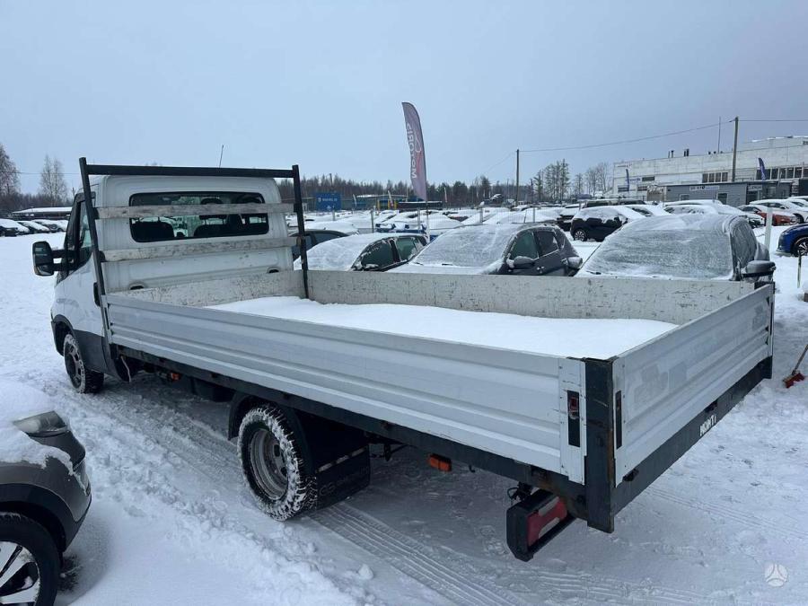 White Iveco Daily 2016 in Panevezys, with an engine capacity of 3.00 L and mileage of 283 thousand km for 15730 €, photo 5 on AUTOMOTO.COM.LV