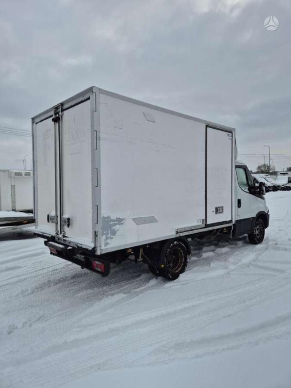White Iveco Daily 2016 in Kaunas, with an engine capacity of 3.00 L and mileage of 250 thousand km for 11220 €, photo 5 on AUTOMOTO.COM.LV