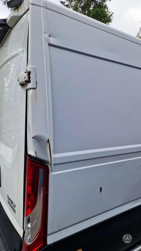 White Iveco Daily 2016 in Vilnius, with an engine capacity of 3.00 L and mileage of 412 thousand km for 6800 €, photo 7 on AUTOMOTO.COM.LV
