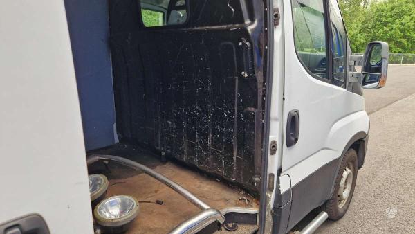 White Iveco Daily 2016 in Vilnius, with an engine capacity of 3.00 L and mileage of 412 thousand km for 6800 €, photo 9 on AUTOMOTO.COM.LV