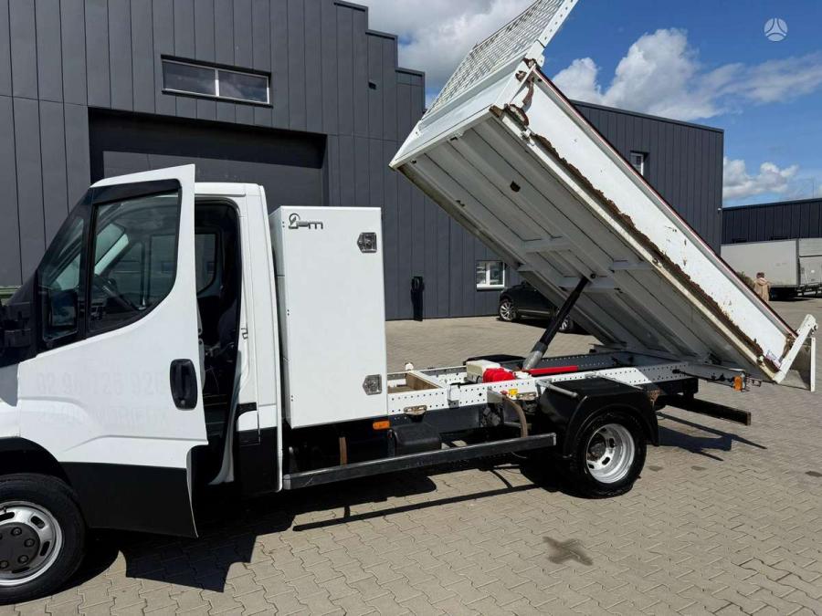Balts Iveco Daily 2016 Kauņa, ar dzinēja tilpumu 3.00 L un nobraukumu 199 tūkst. km par 13200 €, foto 4 vietnē AUTOMOTO.COM.LV