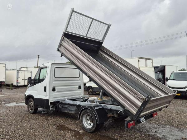 White Iveco Daily 2016 in Kaunas, with an engine capacity of 2.30 L and mileage of 234 thousand km for 12390 €, photo 5 on AUTOMOTO.COM.LV