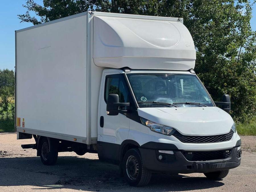 White Iveco Daily 2016 in Taurage, with an engine capacity of 3.00 L and mileage of 306 thousand km for 9000 €, photo 5 on AUTOMOTO.COM.LV