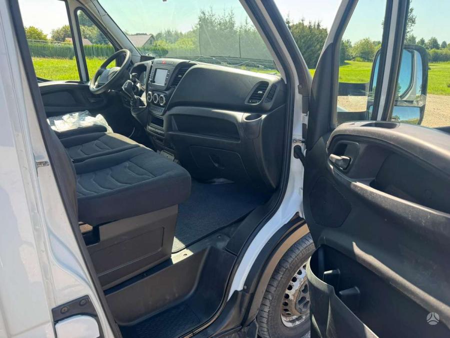 White Iveco Daily 2016 in Taurage, with an engine capacity of 3.00 L and mileage of 306 thousand km for 9000 €, photo 12 on AUTOMOTO.COM.LV