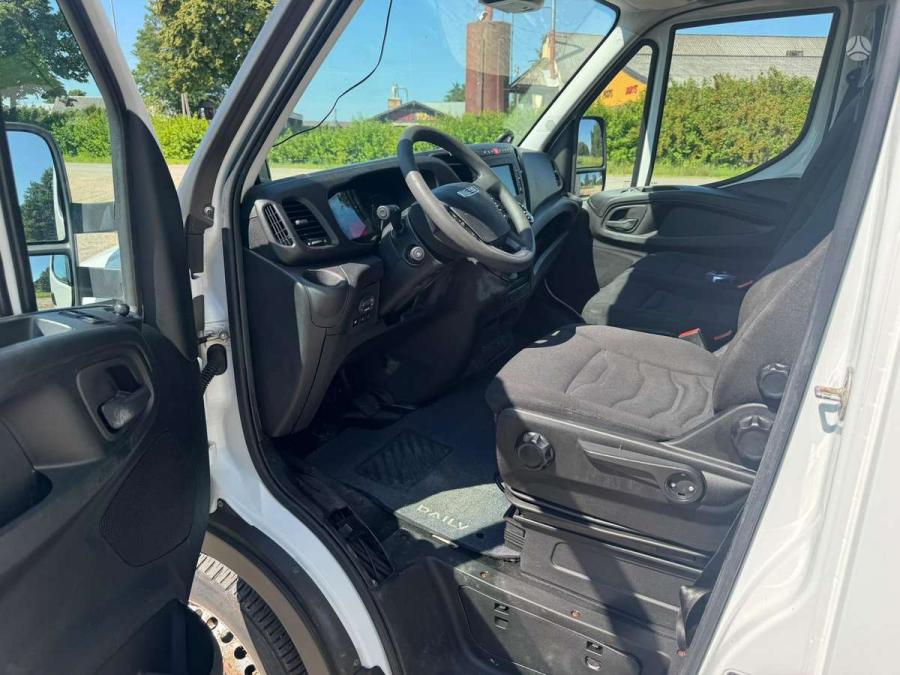 White Iveco Daily 2016 in Taurage, with an engine capacity of 3.00 L and mileage of 306 thousand km for 9000 €, photo 13 on AUTOMOTO.COM.LV