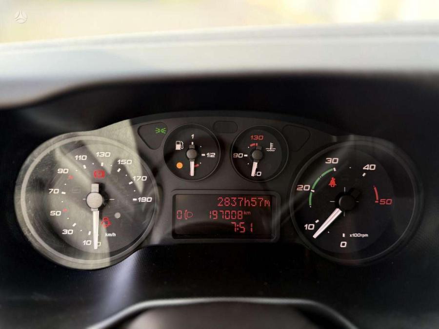 White Iveco Daily 2016 in Klaipeda, with an engine capacity of 3.00 L and mileage of 197 thousand km for 16500 €, photo 17 on AUTOMOTO.COM.LV
