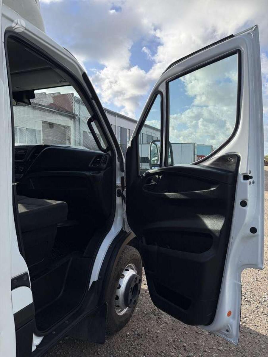 White Iveco Daily 2016 in Klaipeda, with an engine capacity of 3.00 L and mileage of 197 thousand km for 16500 €, photo 25 on AUTOMOTO.COM.LV