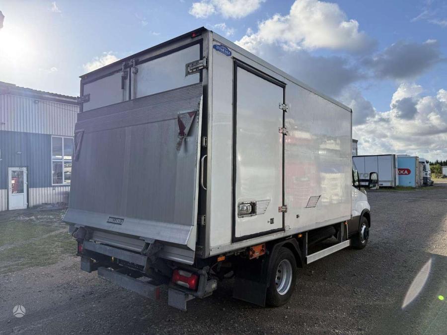 White Iveco Daily 2016 in Klaipeda, with an engine capacity of 3.00 L and mileage of 197 thousand km for 16500 €, photo 9 on AUTOMOTO.COM.LV