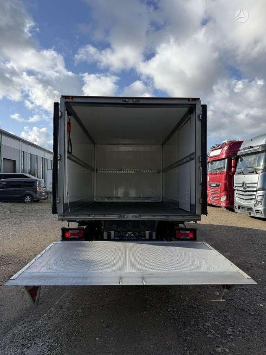 White Iveco Daily 2016 in Klaipeda, with an engine capacity of 3.00 L and mileage of 197 thousand km for 16500 €, photo 11 on AUTOMOTO.COM.LV