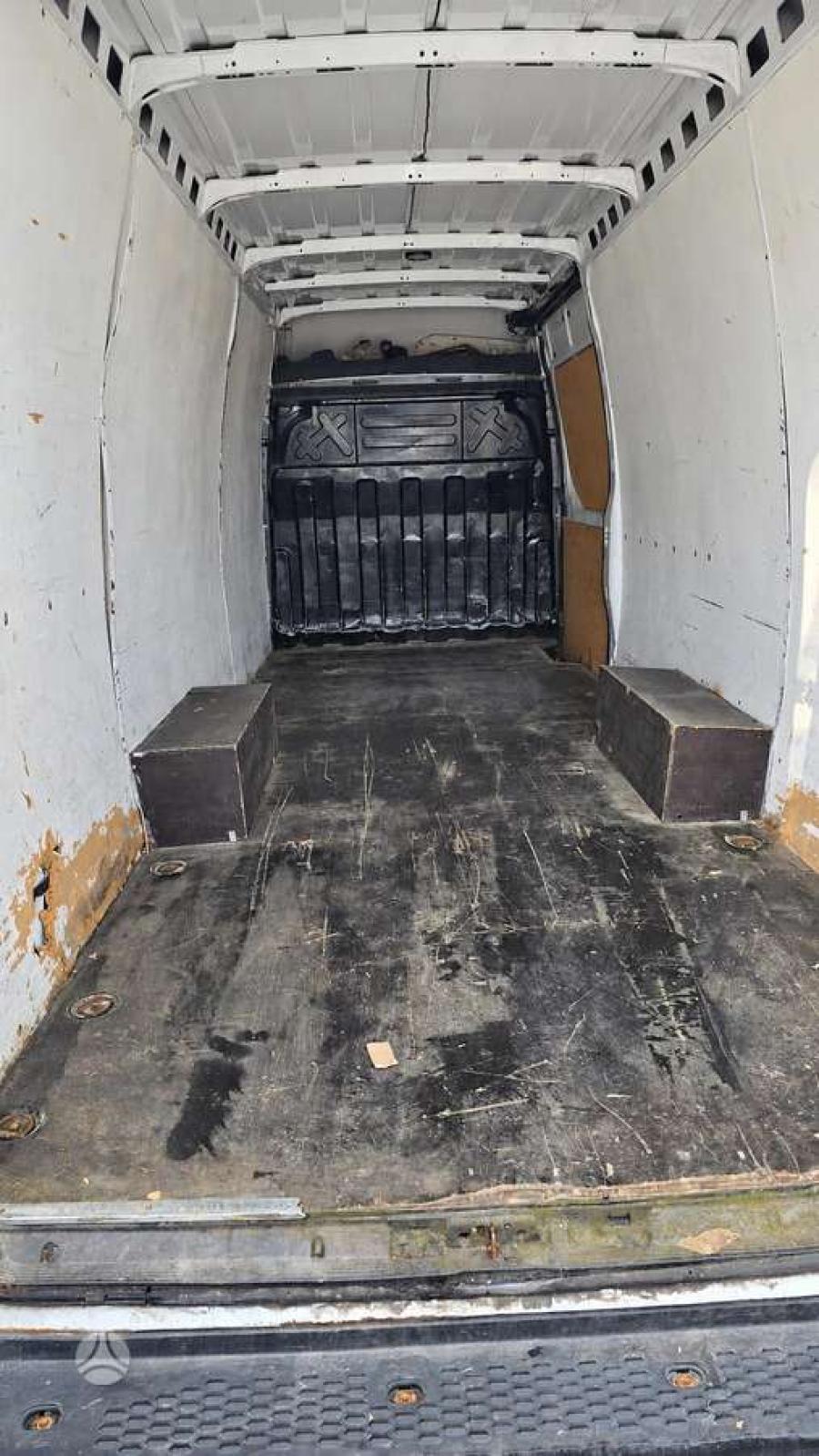 Balts Iveco Daily 2016 Viļņa, ar dzinēja tilpumu 2.29 L un nobraukumu 273 tūkst. km par 3950 €, foto 8 vietnē AUTOMOTO.COM.LV