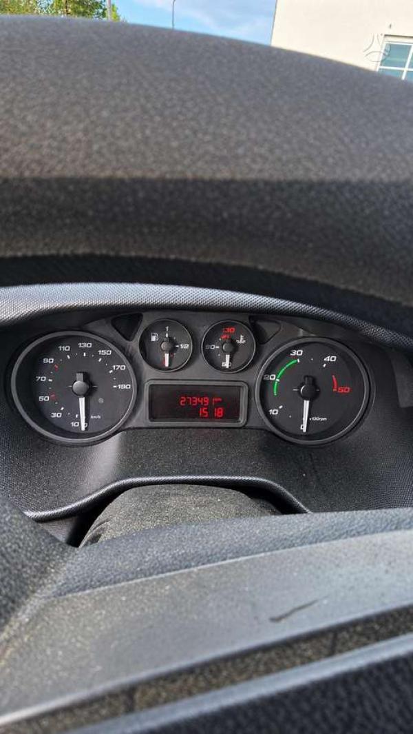 Balts Iveco Daily 2016 Viļņa, ar dzinēja tilpumu 2.29 L un nobraukumu 273 tūkst. km par 3950 €, foto 9 vietnē AUTOMOTO.COM.LV