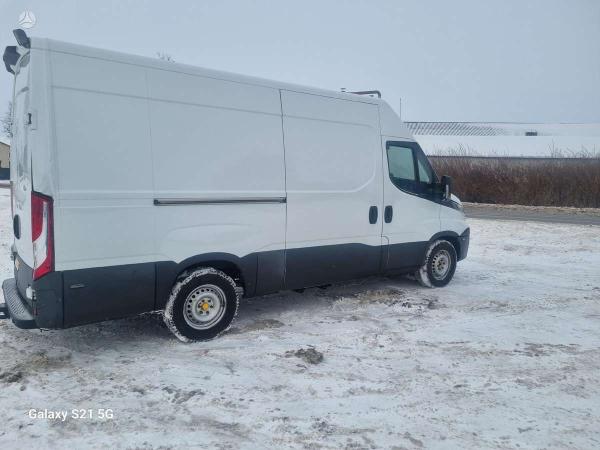 White Iveco Daily 2017 in Taurage, with an engine capacity of 3.00 L and mileage of 320 thousand km for 7300 €, photo 5 on AUTOMOTO.COM.LV