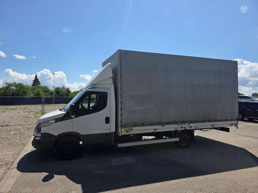 Balts Iveco Daily 2017 Marijampole, ar dzinēja tilpumu 3.00 L un nobraukumu 360 tūkst. km par 6500 €, foto 3 vietnē AUTOMOTO.COM.LV