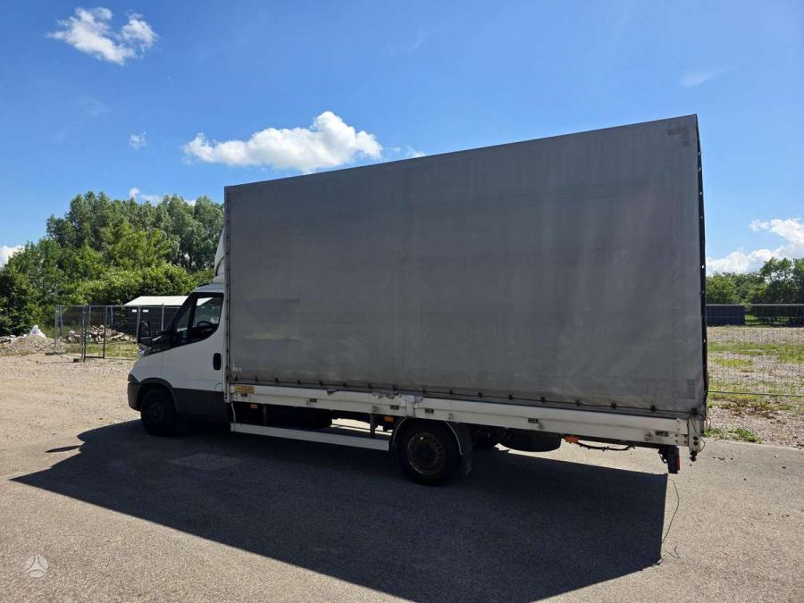 Balts Iveco Daily 2017 Marijampole, ar dzinēja tilpumu 3.00 L un nobraukumu 360 tūkst. km par 6500 €, foto 6 vietnē AUTOMOTO.COM.LV