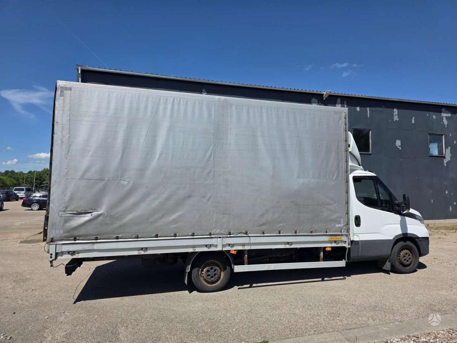 Balts Iveco Daily 2017 Marijampole, ar dzinēja tilpumu 3.00 L un nobraukumu 360 tūkst. km par 6500 €, foto 9 vietnē AUTOMOTO.COM.LV