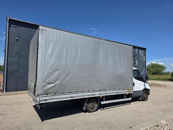 Balts Iveco Daily 2017 Marijampole, ar dzinēja tilpumu 3.00 L un nobraukumu 360 tūkst. km par 6500 €, foto 9 vietnē AUTOMOTO.COM.LV