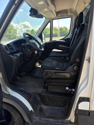 Balts Iveco Daily 2017 Marijampole, ar dzinēja tilpumu 3.00 L un nobraukumu 360 tūkst. km par 6500 €, foto 18 vietnē AUTOMOTO.COM.LV