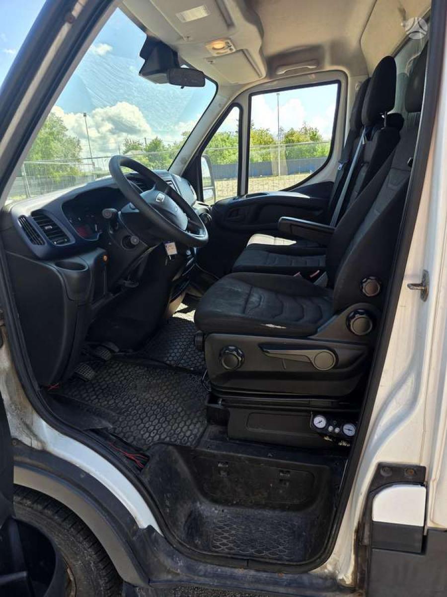 Balts Iveco Daily 2017 Marijampole, ar dzinēja tilpumu 3.00 L un nobraukumu 360 tūkst. km par 6500 €, foto 18 vietnē AUTOMOTO.COM.LV