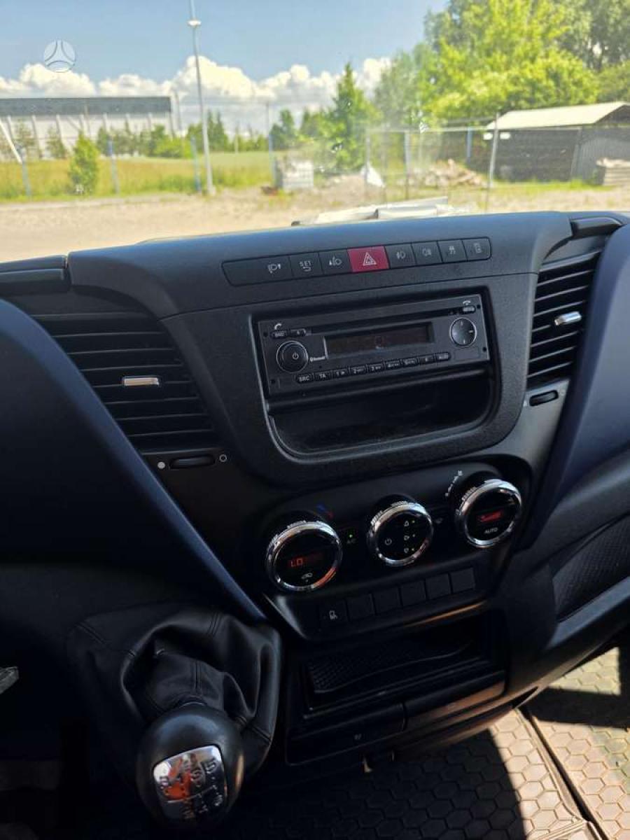 Balts Iveco Daily 2017 Marijampole, ar dzinēja tilpumu 3.00 L un nobraukumu 360 tūkst. km par 6500 €, foto 21 vietnē AUTOMOTO.COM.LV