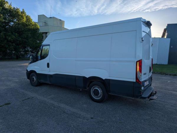 Balts Iveco Daily 2017 Utena, ar dzinēja tilpumu 2.29 L un nobraukumu 249 tūkst. km par 8990 €, foto 8 vietnē AUTOMOTO.COM.LV