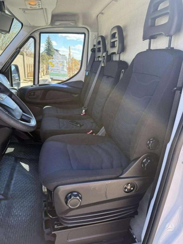 White Iveco Daily 2017 in Kaunas, with an engine capacity of 3.00 L and mileage of 456 thousand km for 8250 €, photo 8 on AUTOMOTO.COM.LV