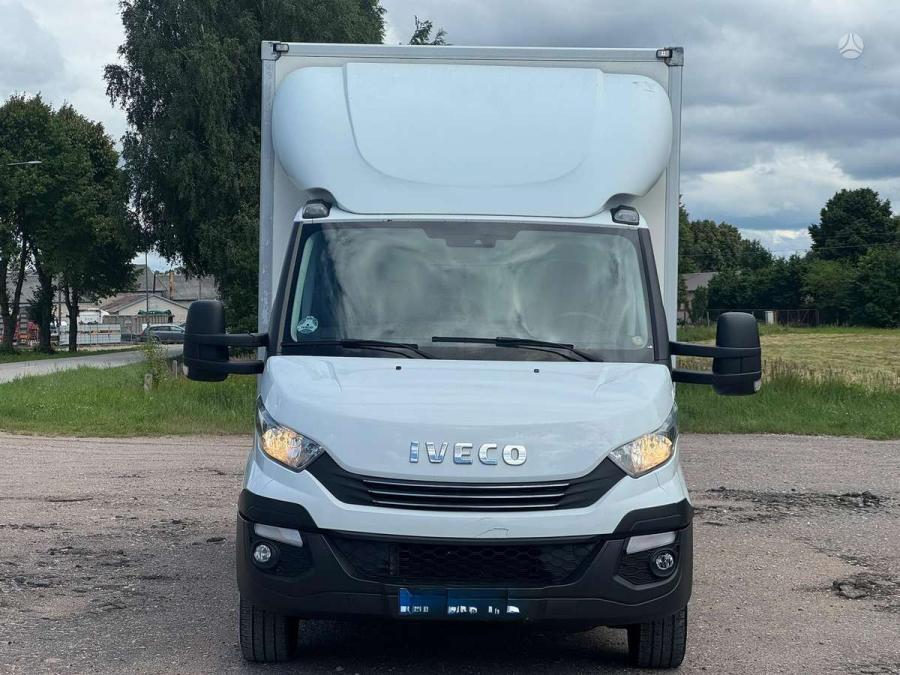 White Iveco Daily 2017 in Taurage, with an engine capacity of 2.30 L and mileage of 265 thousand km for 8000 €, photo 4 on AUTOMOTO.COM.LV