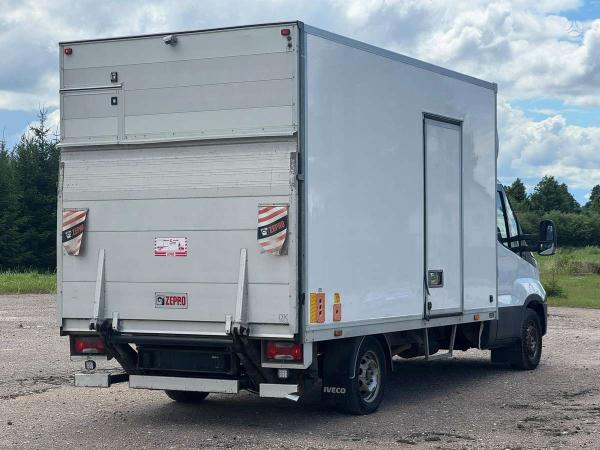 White Iveco Daily 2017 in Taurage, with an engine capacity of 2.30 L and mileage of 265 thousand km for 8000 €, photo 5 on AUTOMOTO.COM.LV