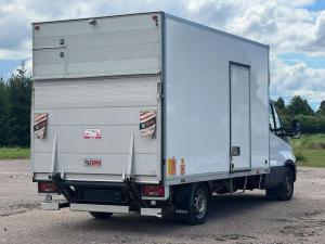White Iveco Daily 2017 in Taurage, with an engine capacity of 2.30 L and mileage of 265 thousand km for 8000 €, photo 6 on AUTOMOTO.COM.LV