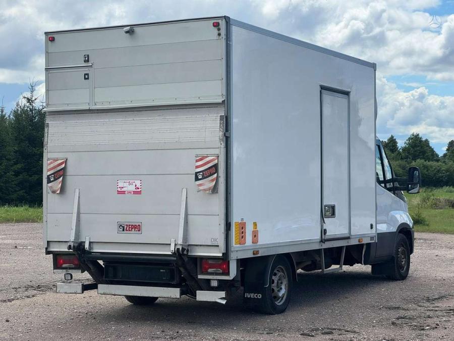 White Iveco Daily 2017 in Taurage, with an engine capacity of 2.30 L and mileage of 265 thousand km for 8000 €, photo 6 on AUTOMOTO.COM.LV