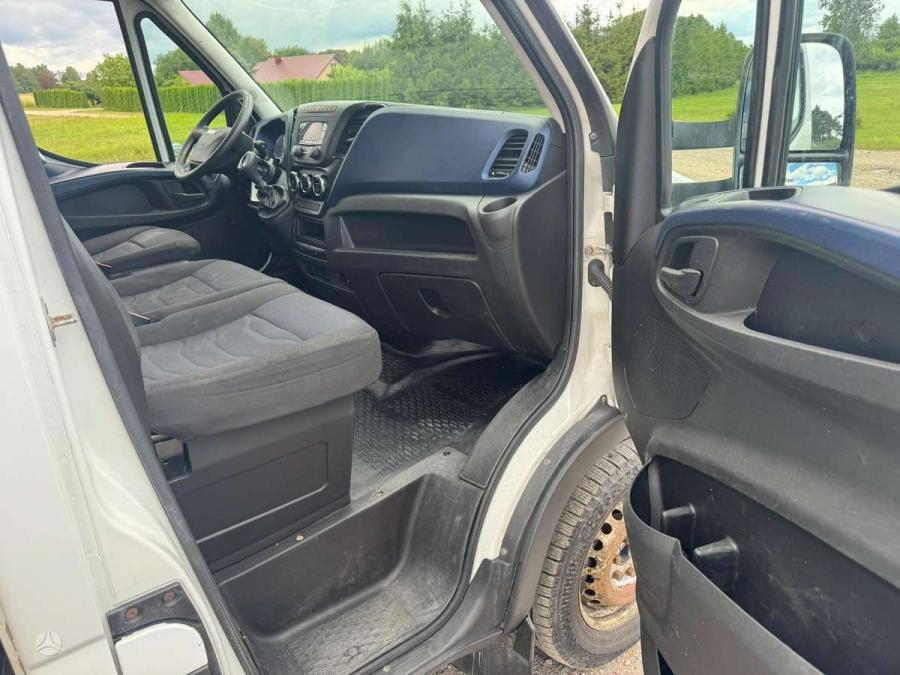 White Iveco Daily 2017 in Taurage, with an engine capacity of 2.30 L and mileage of 265 thousand km for 8000 €, photo 12 on AUTOMOTO.COM.LV